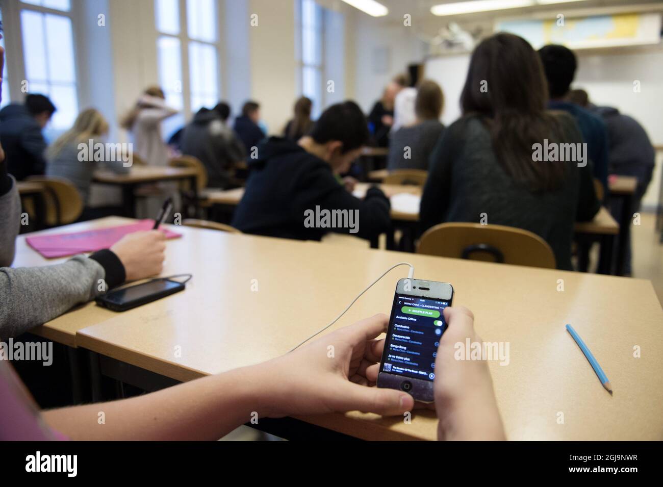 Hands backs hi-res stock photography and images - Alamy