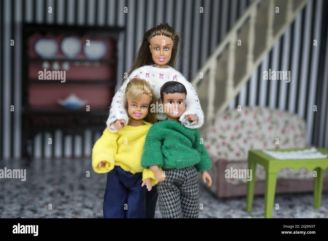 STOCKHOLM 20151013 Single parent mother with two children. Foto ...