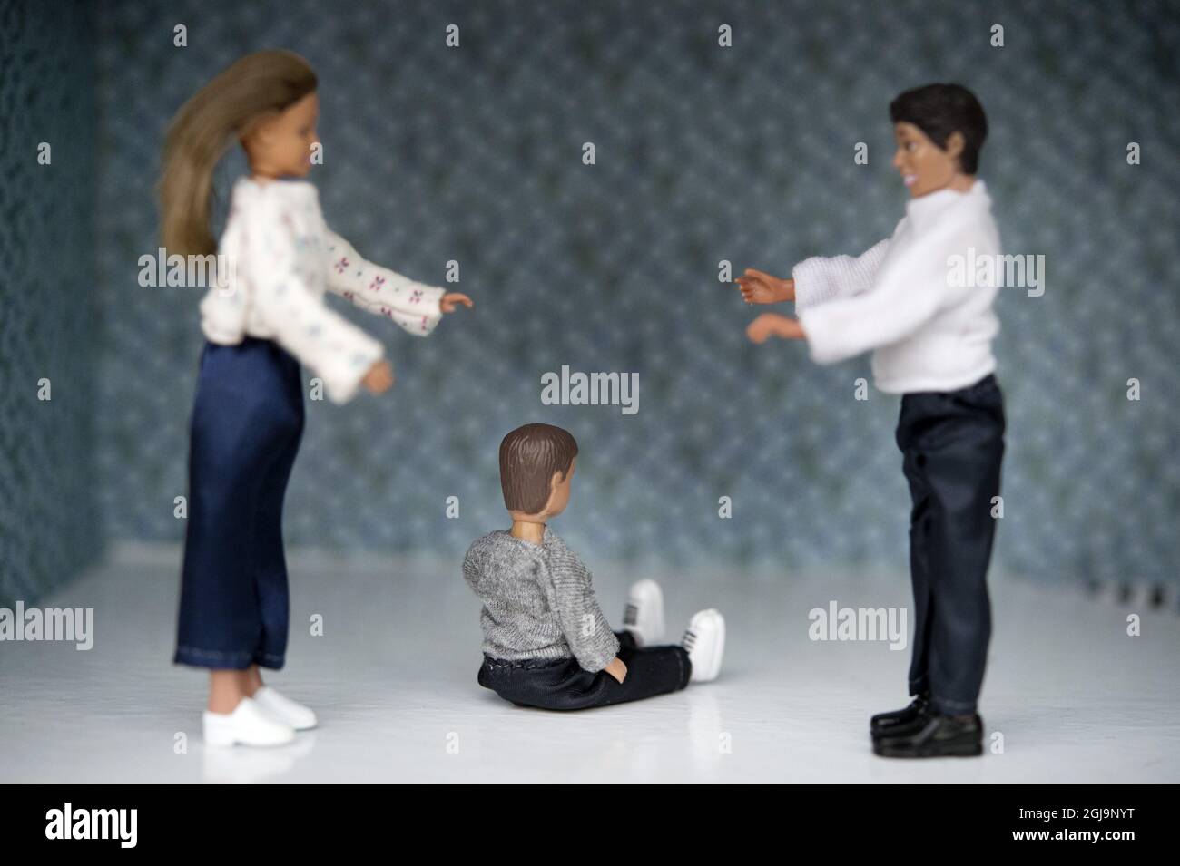 STOCKHOLM 20151014 Custody fight during a divorce domestic brawl Foto ...