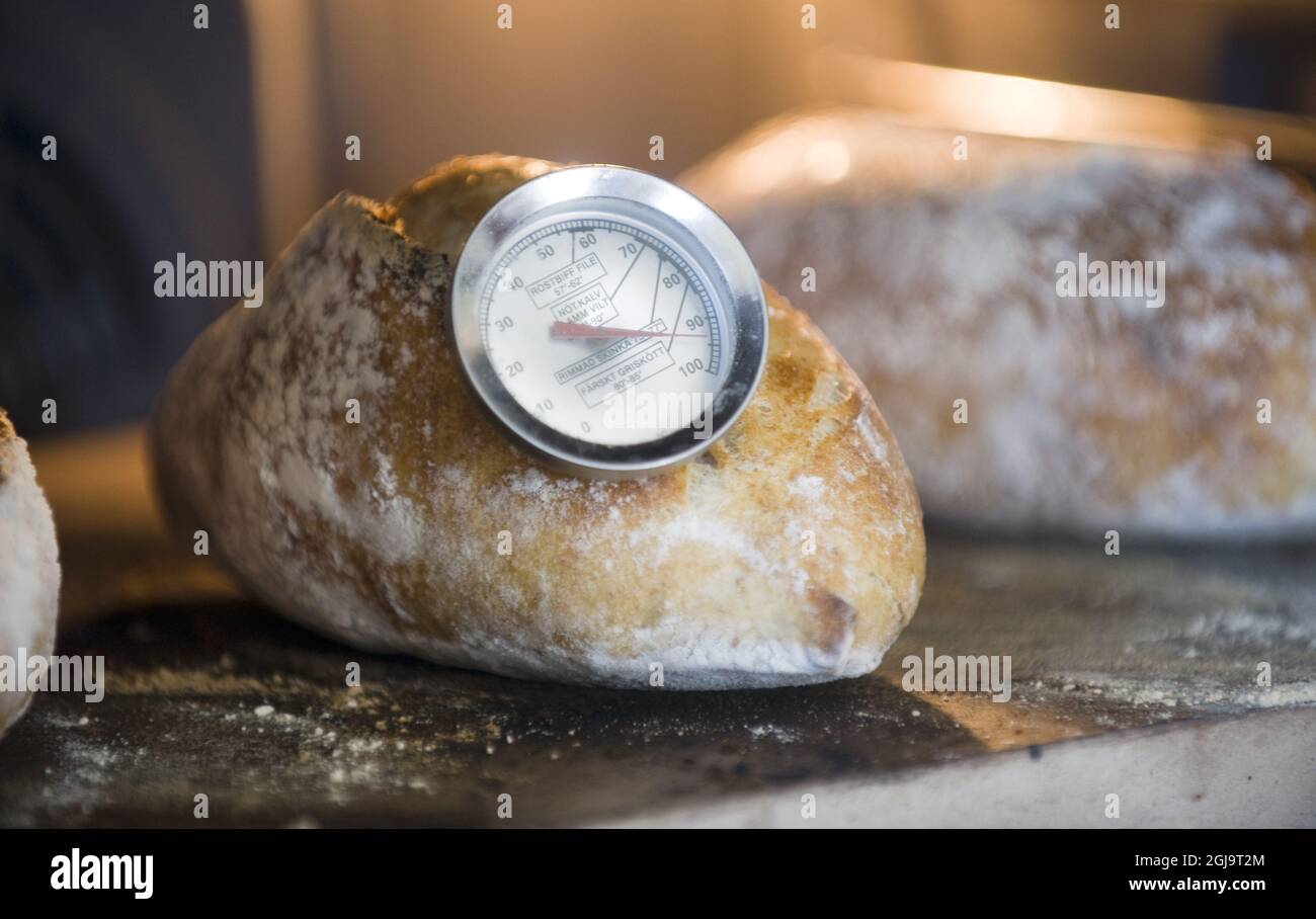 STOCKHOLM 20090921 Baking sourdough bread Foto: Fredrik Sandberg ...
