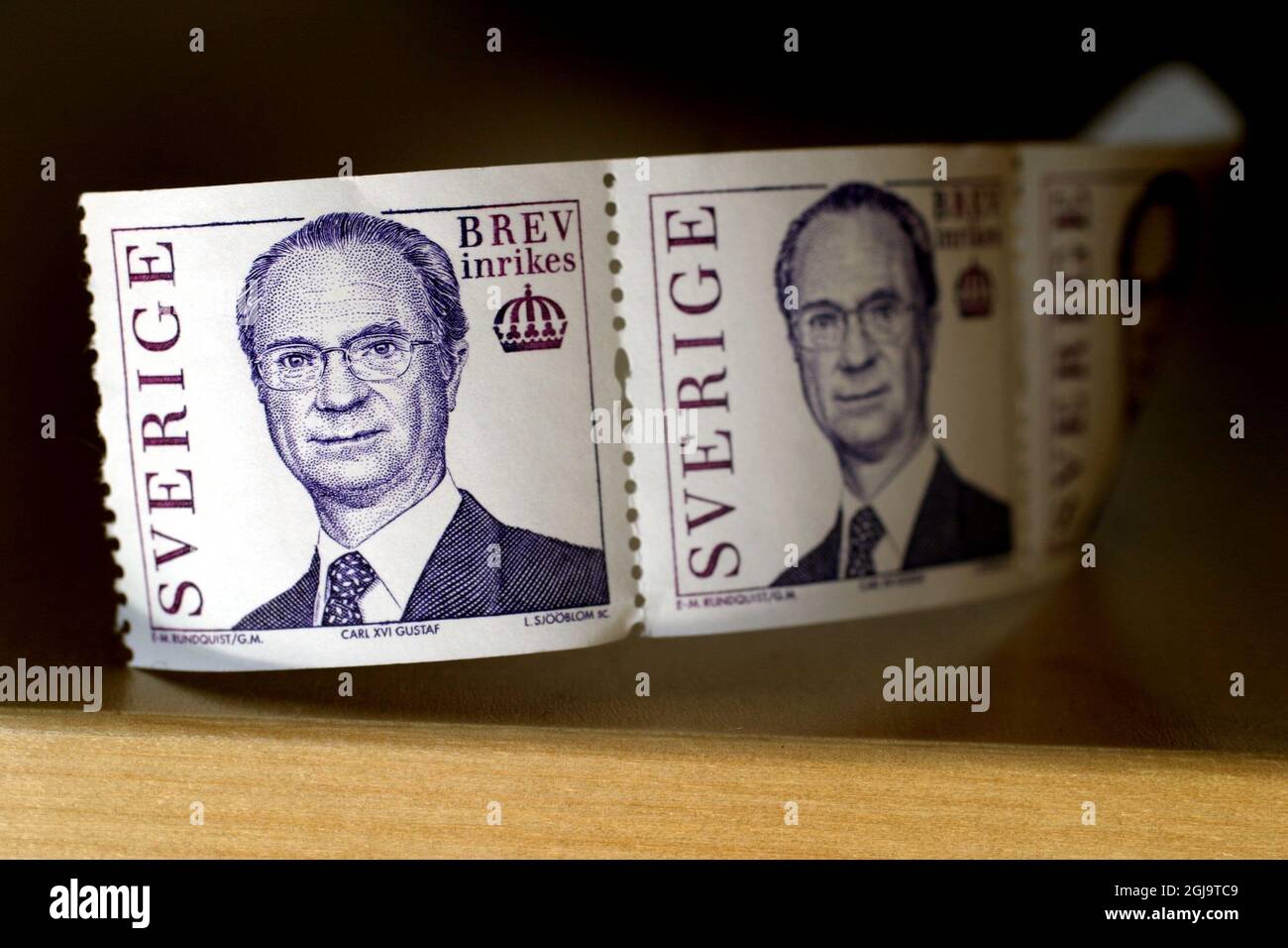Sverige 2005 Kung Carl Gustaf pa frimarken. Foto Jeppe Gustafsson/Scanpix Code 71935 ** Swedish ...