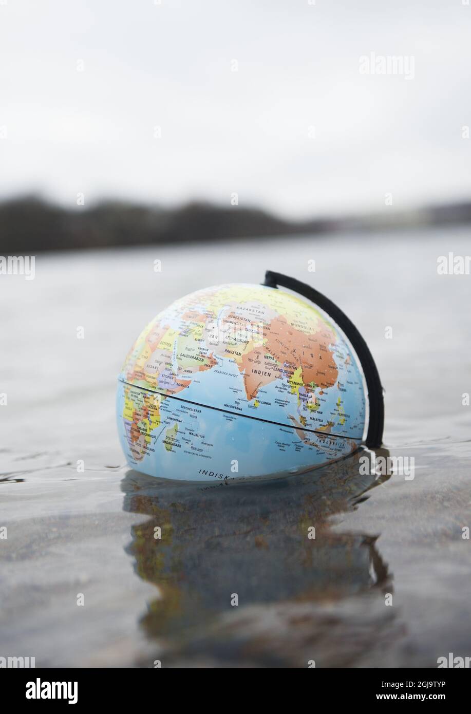 Enviren clime threats world map environment klarabilder hi-res stock ...
