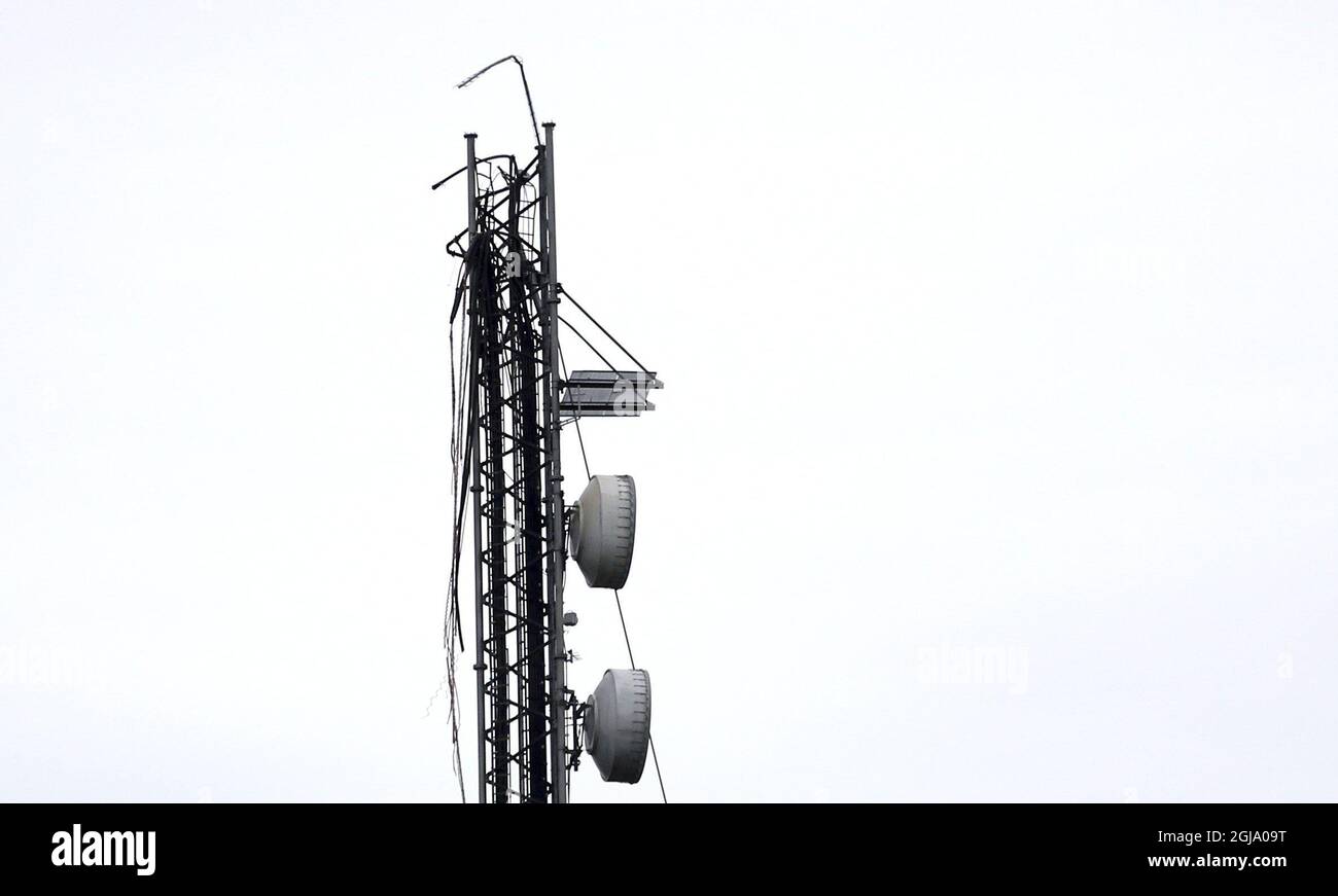 BORAS 20160516 The broken top of the still standing part of the 332 ...