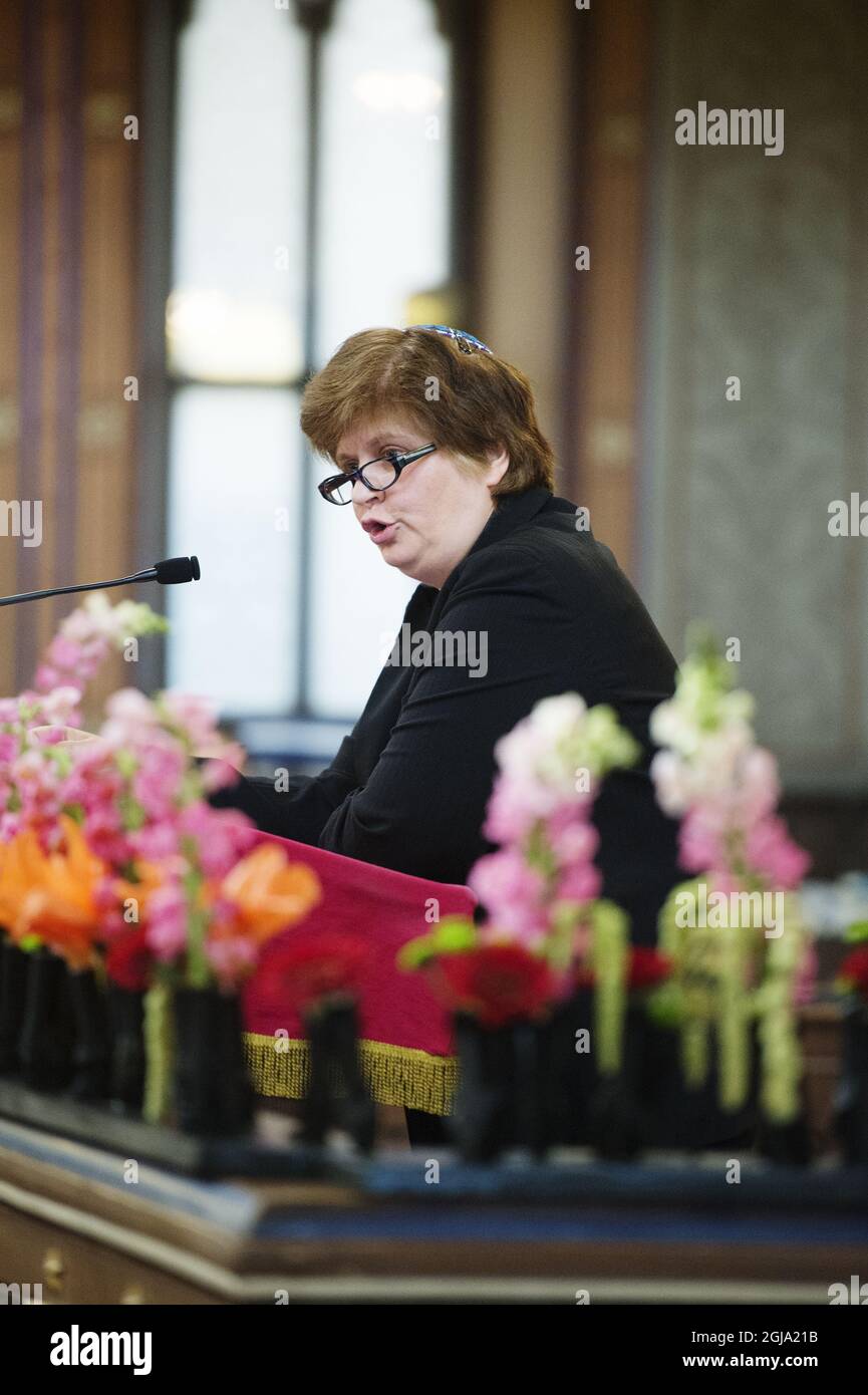 Female rabbi hi-res stock photography and images - Alamy