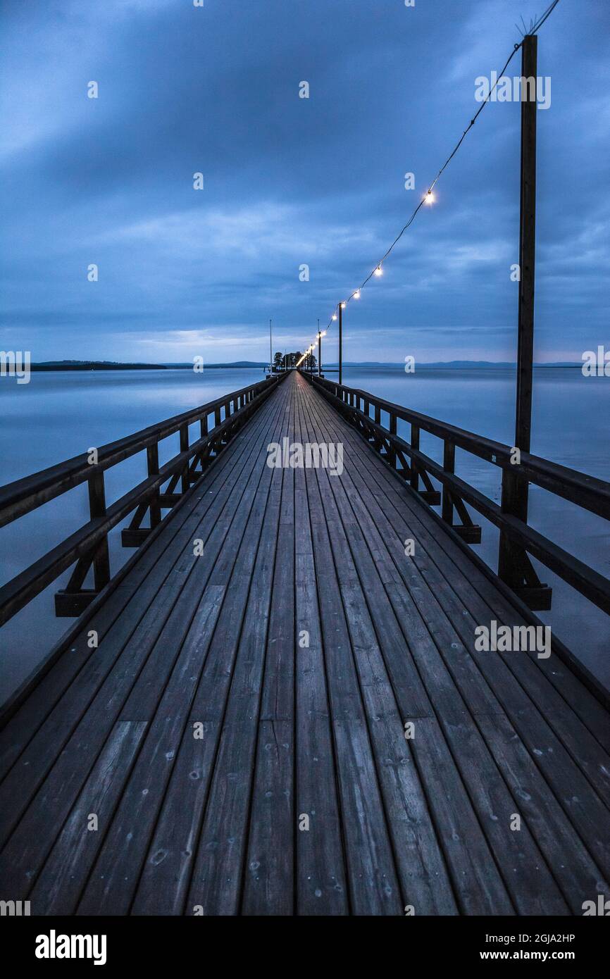 RATTVIK 2013-05-27 bridge, jetty, wharf, gantry, electric light, sunset ...
