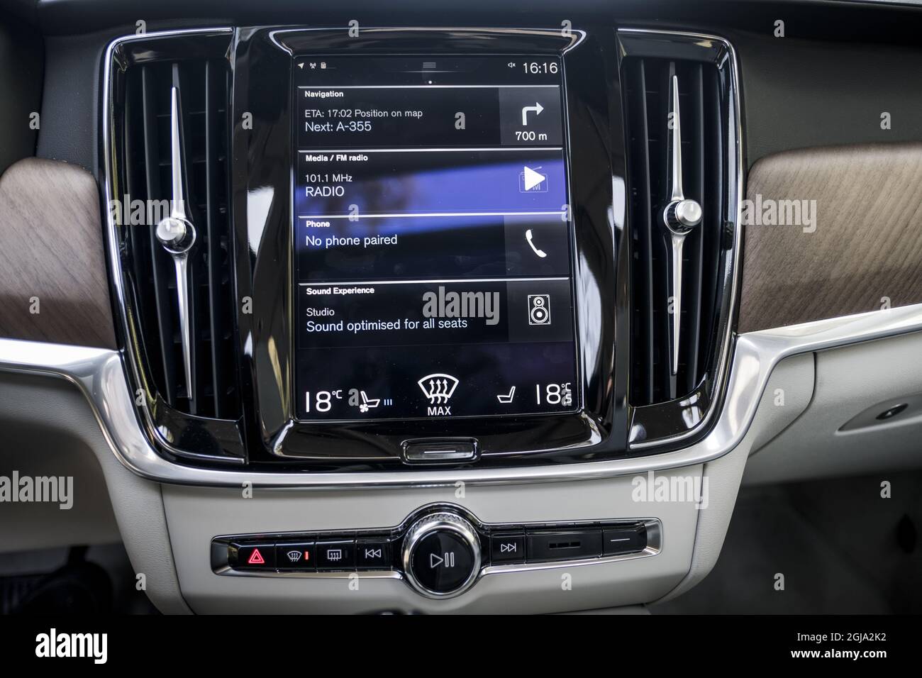 MALAGA 2016-06-01 Volvo V90 D5 interior, dash boards toutch screen Foto ...