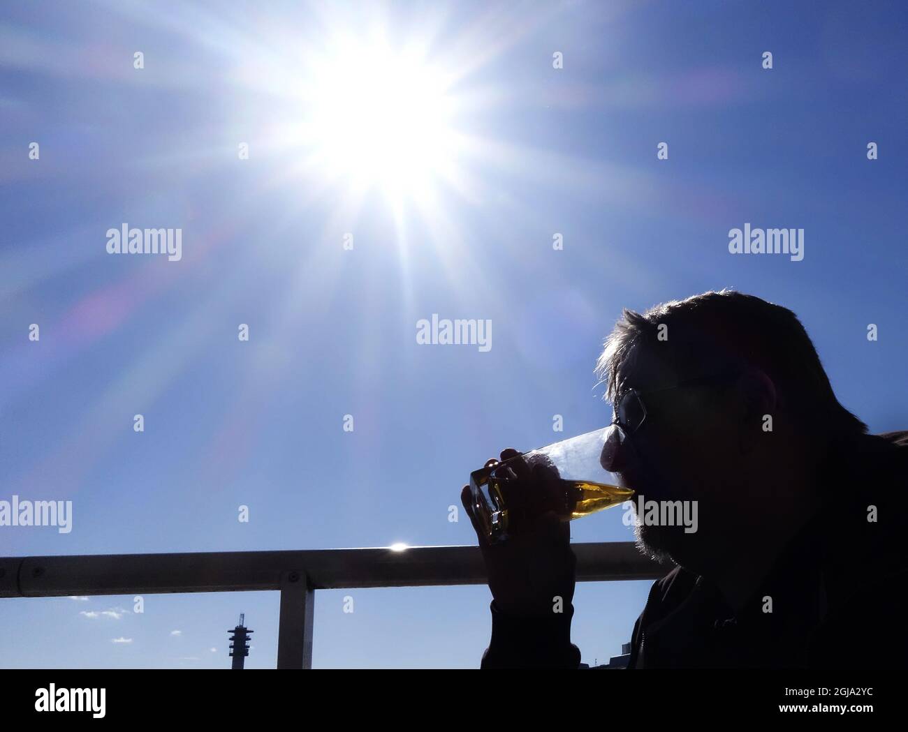 STOCKHOLM 2016-03-28 Man drinking beer in the sun. Foto Hasse Holmberg ...