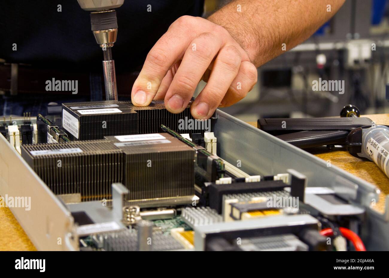 Employee assembling HP computer server Stock Photo - Alamy