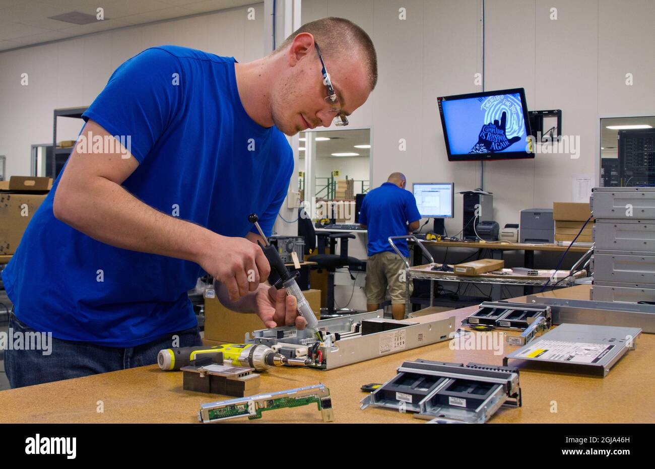 Employee assembling HP computer server Stock Photo - Alamy