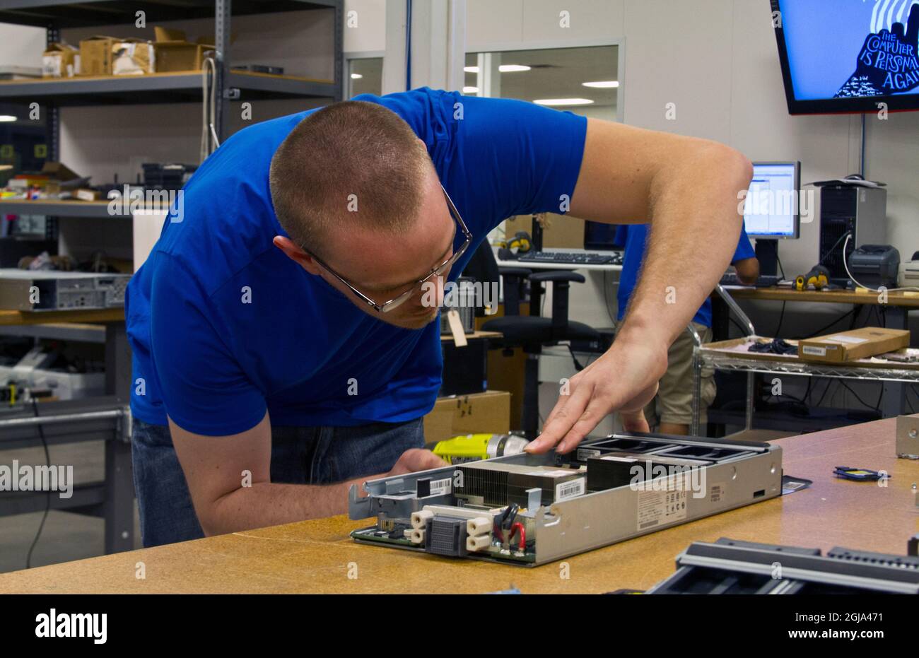 Employee assembling HP computer server Stock Photo - Alamy