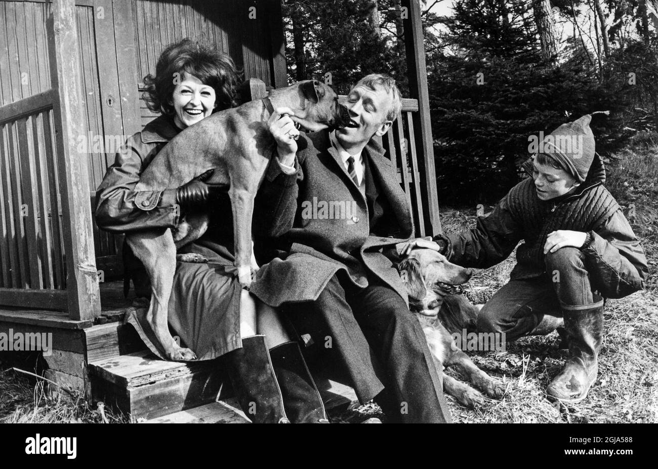 STOCKHOLM 1967 Max von Sydow med familjen 1969. Swedish/French actor ...
