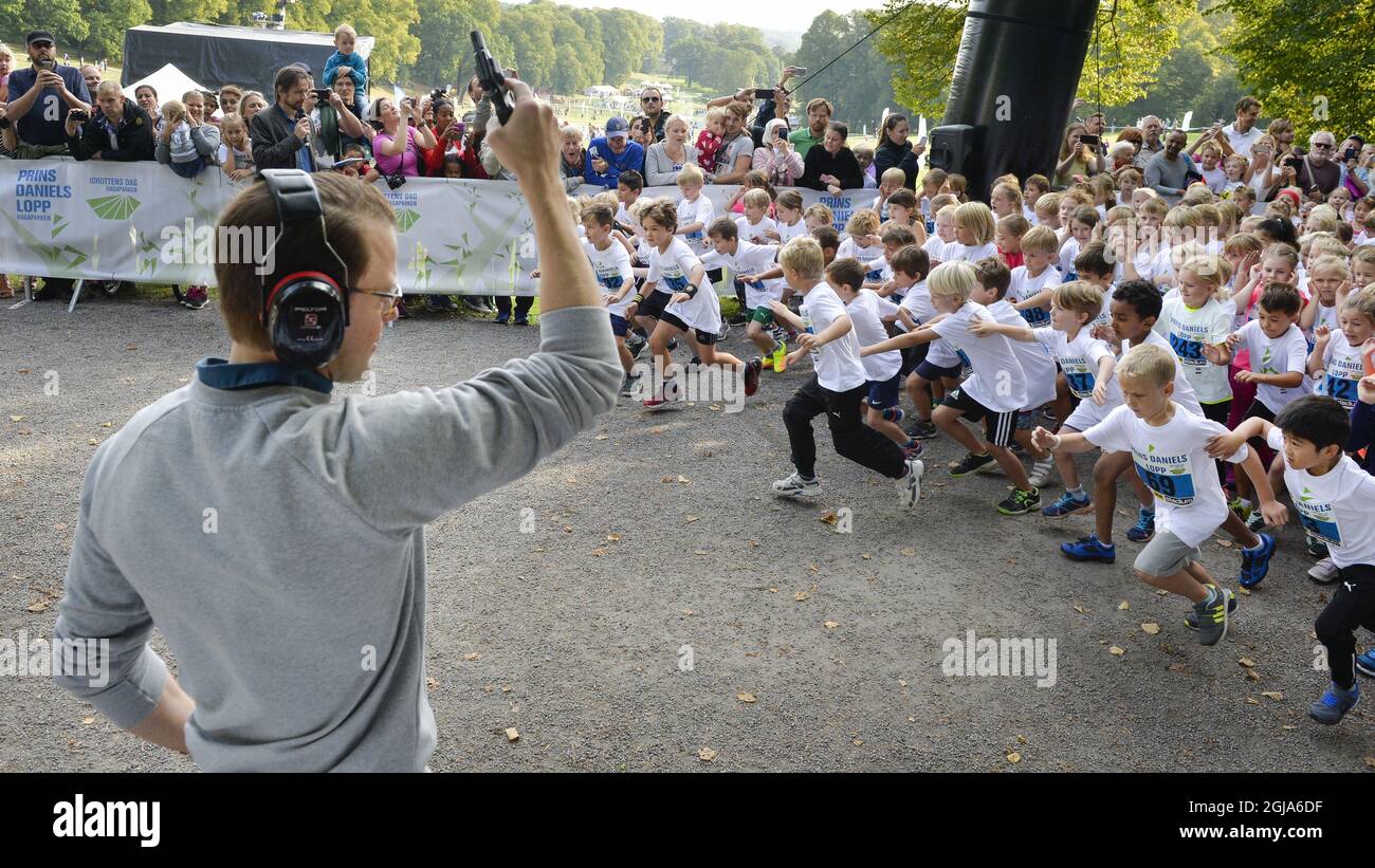 STOCKHOLM 20160911 Swedish Prince Daniel with the starter's gun during ...