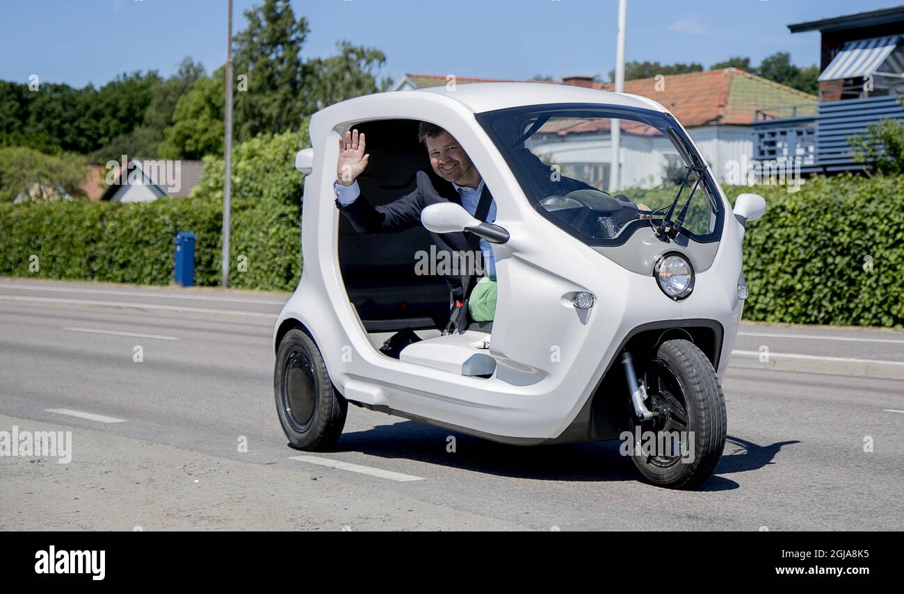 LERUM 2016-06-08 Clean Motions vehicle Zbee, moped, scooter, road ...