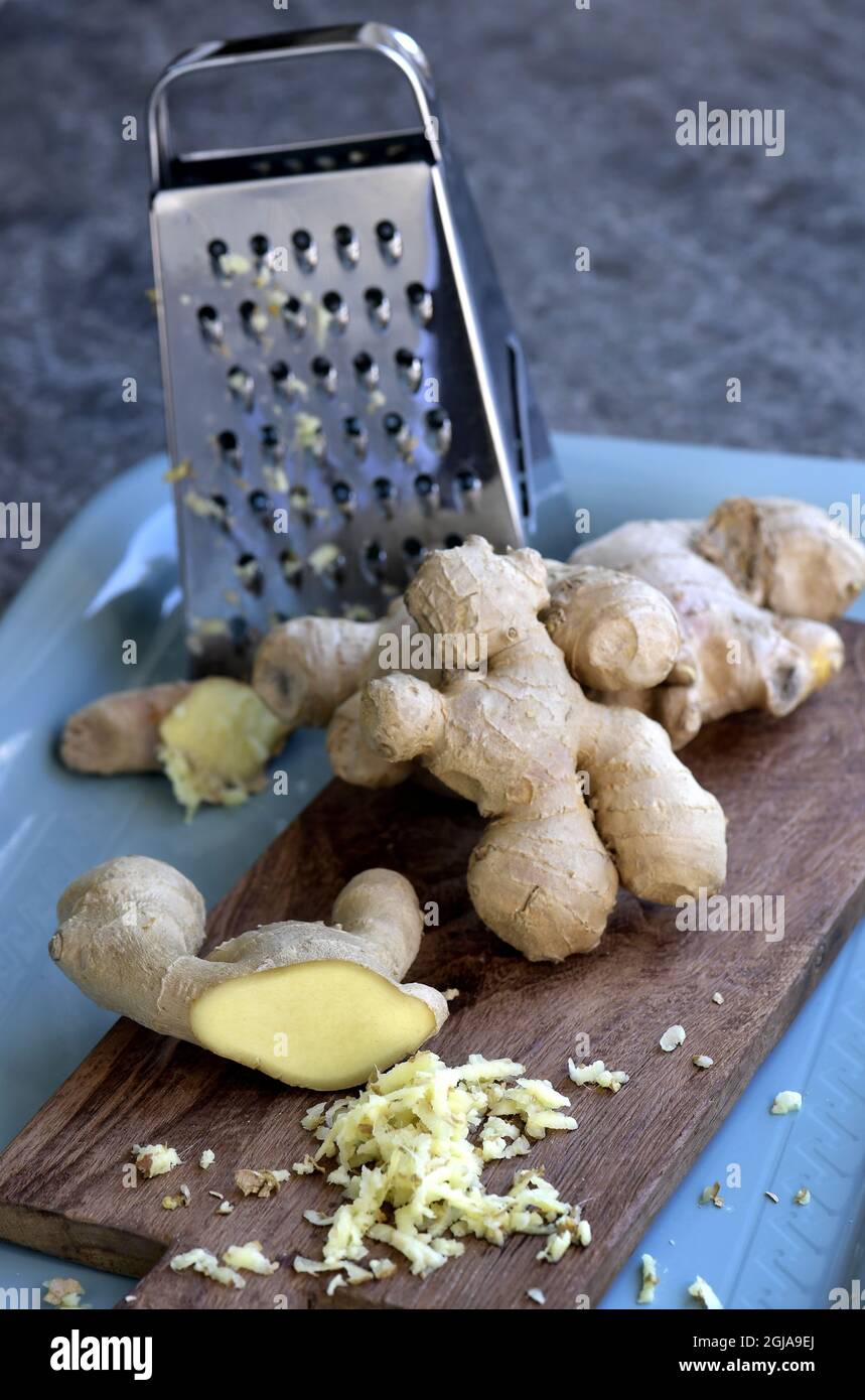 STOCKHOLM 20160823 Grated fresh ginger and a grater Foto: Janerik ...