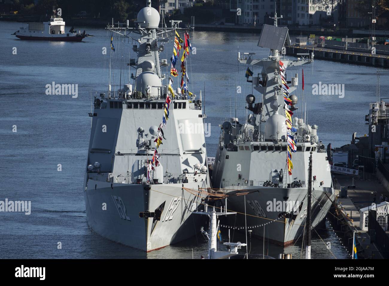 Type 054a frigate hi-res stock photography and images - Alamy