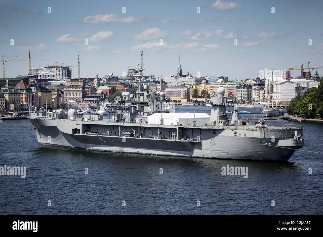 Uss mount whitney hi-res stock photography and images - Alamy