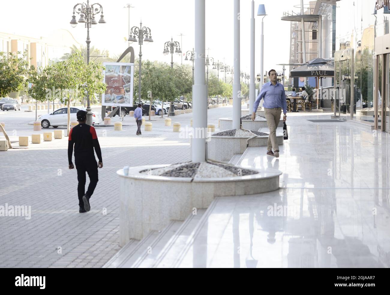 Riyadh saudi arabia street scene hi-res stock photography and images ...