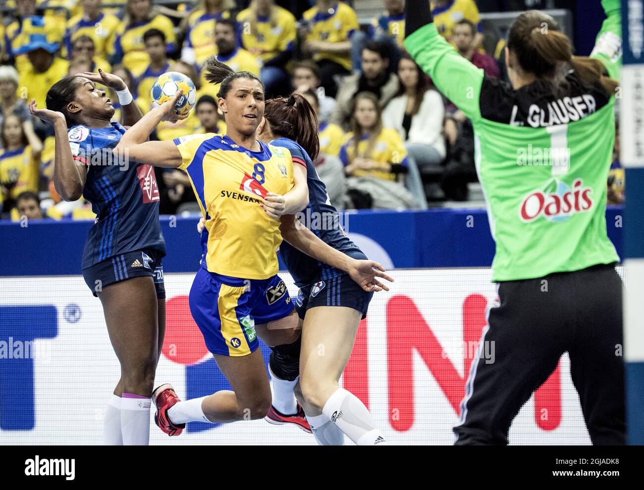 Handball goalkeeper hi-res stock photography and images - Alamy