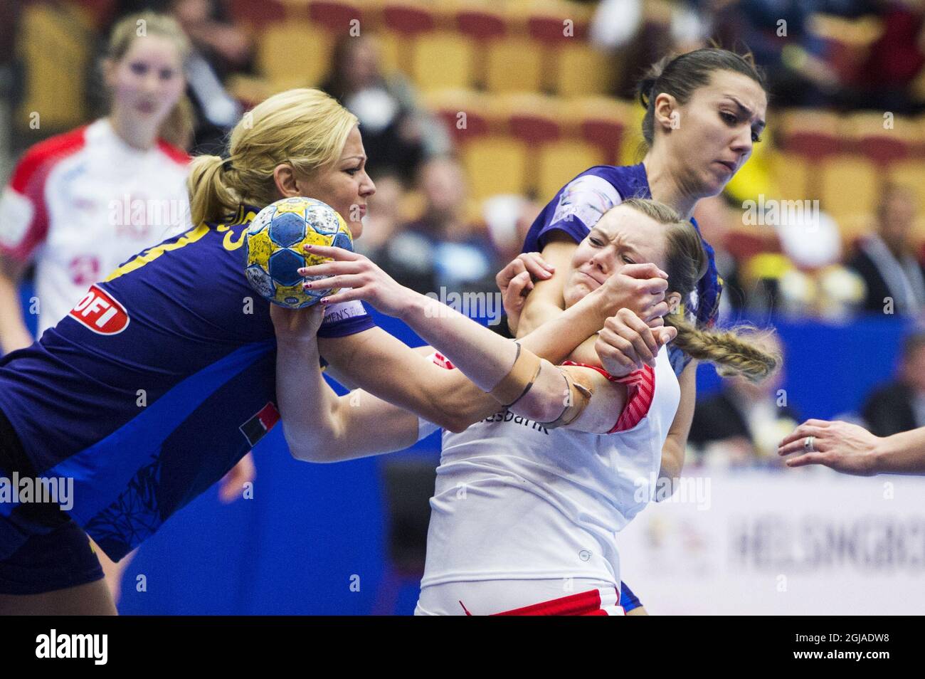 Daenmark's Anne Mette Hansen (R) vies with Romania's Cristina Zamfir ...