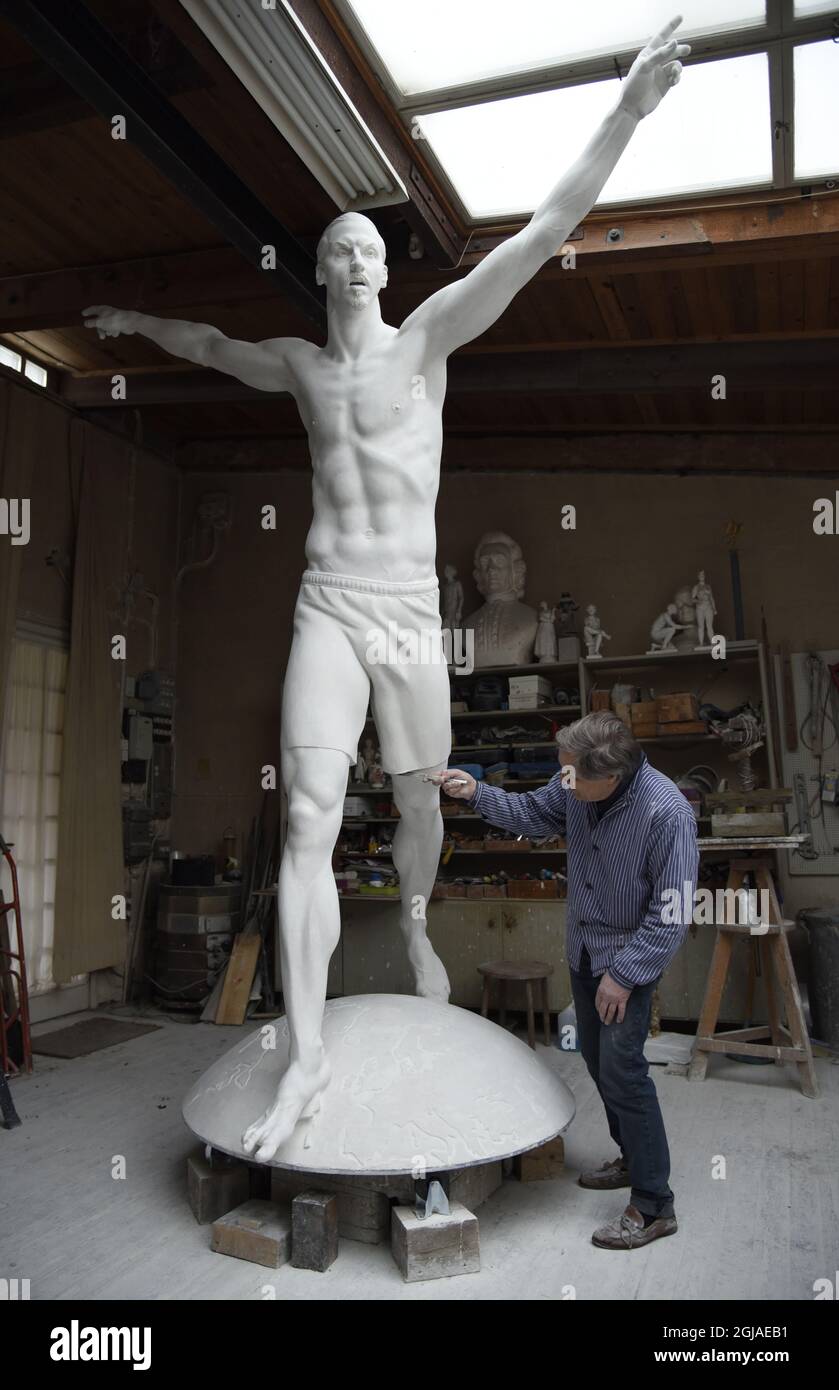 STOCKHOLM 20161220 Swedish artist Peter Linde, is making the statue of ...