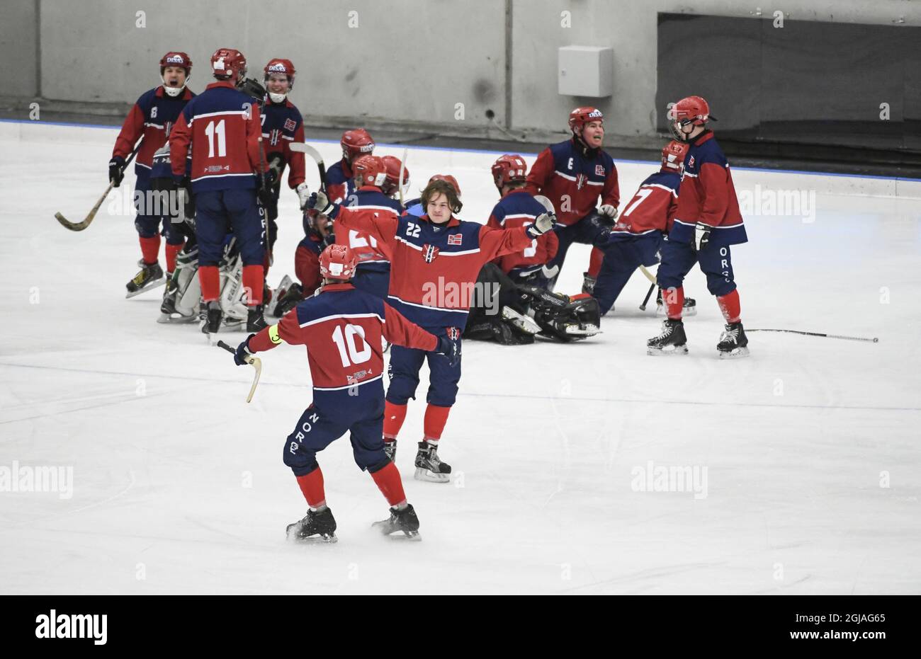 Team Norway celebrating their win during Bandy World Chamionship ...