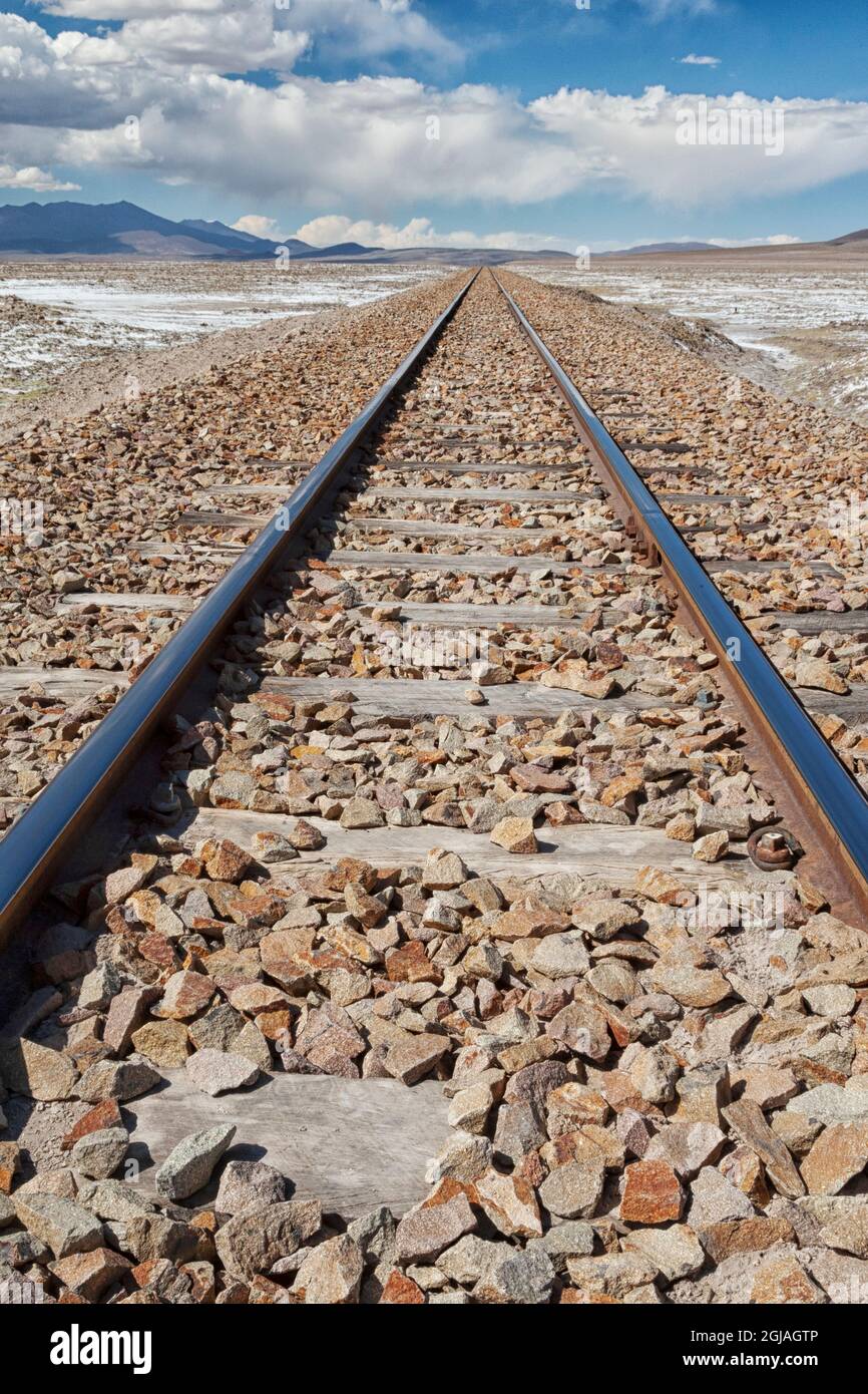 Desert railroad hi-res stock photography and images - Alamy