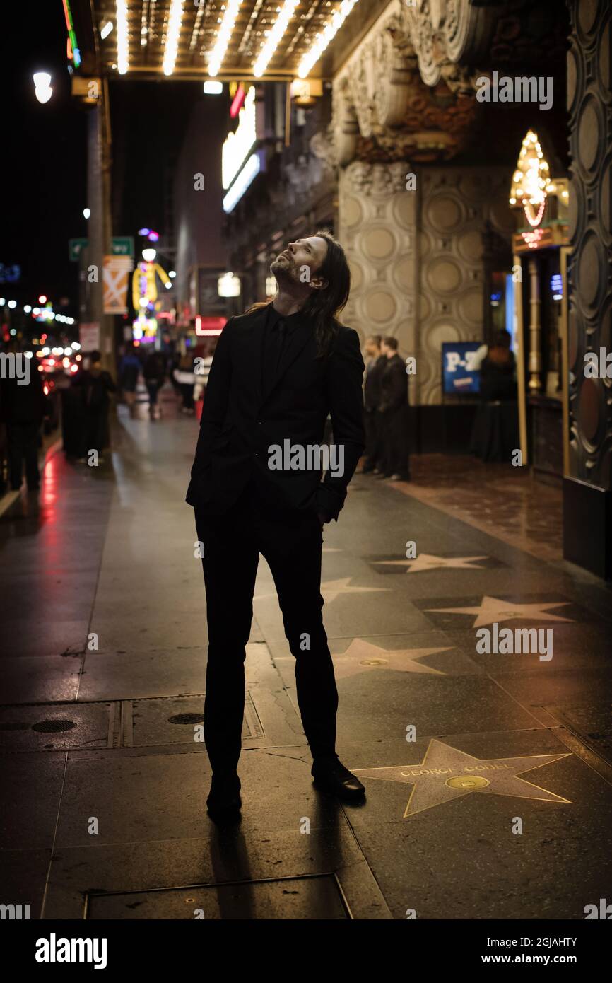 HOLLYWOOD 2017-02-17 Linus Sandgren, Swedish film photographer, posing ...