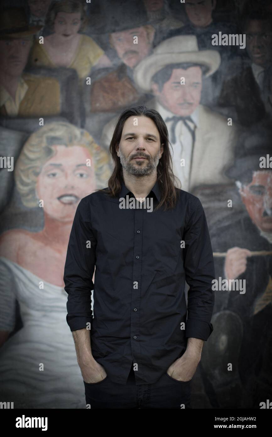 HOLLYWOOD 2017-02-17 Linus Sandgren, Swedish film photographer, posing ...