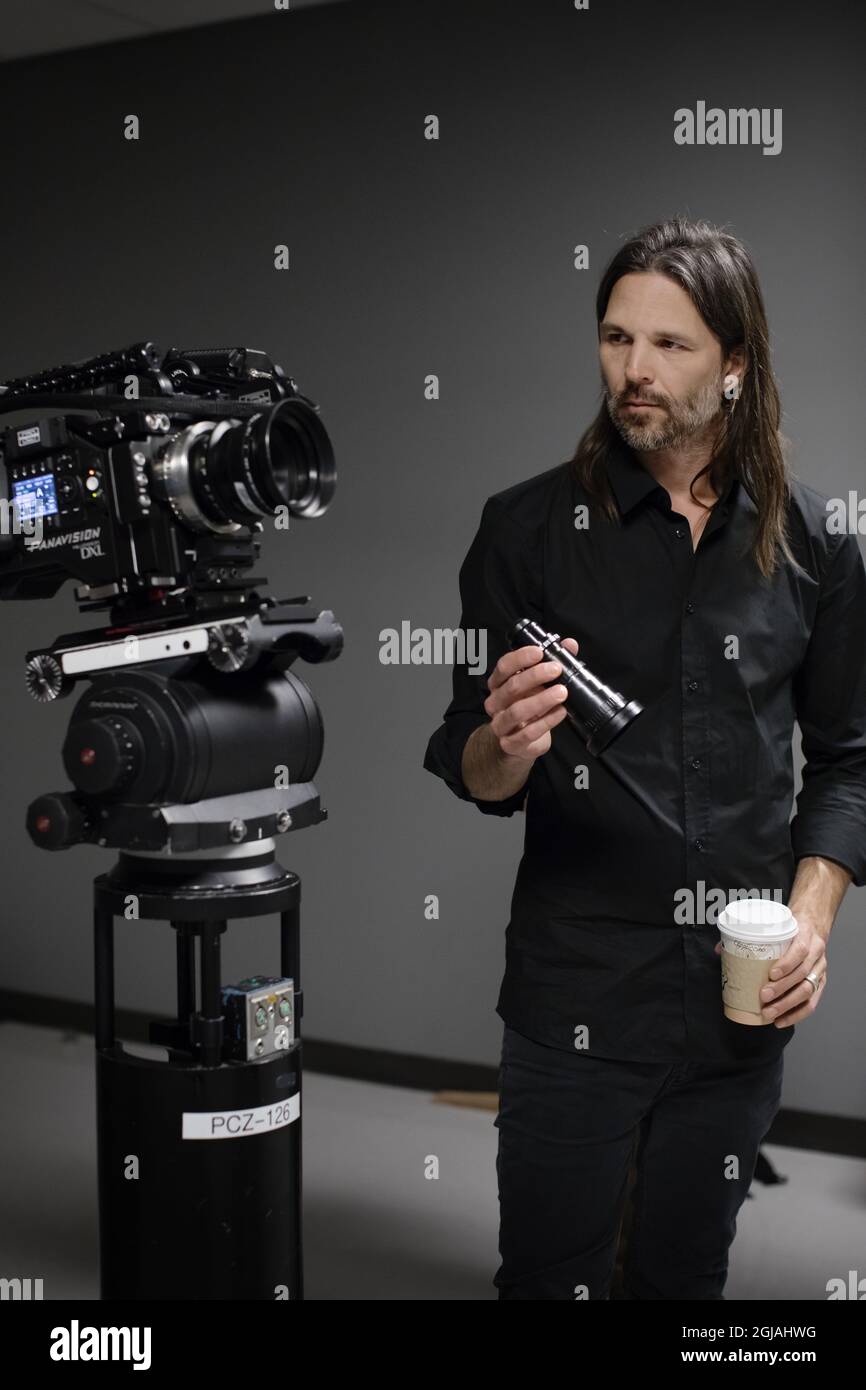 HOLLYWOOD 2017-02-17 Linus Sandgren, Swedish film photographer, posing ...