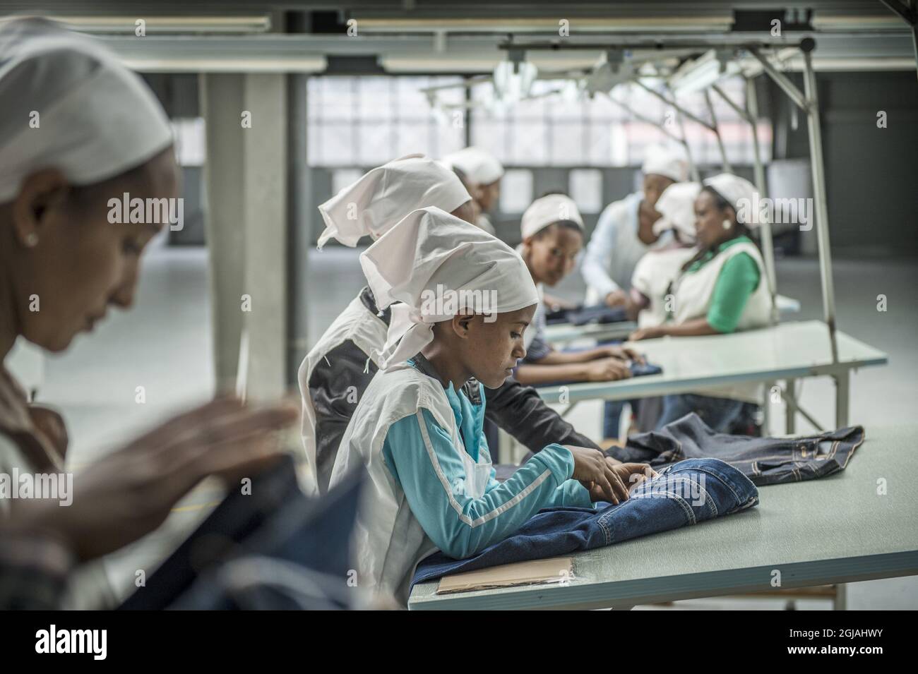 ADDIS ABEBA Workers of a textile factory in Addis Abeba, Ethiopia Foto ...