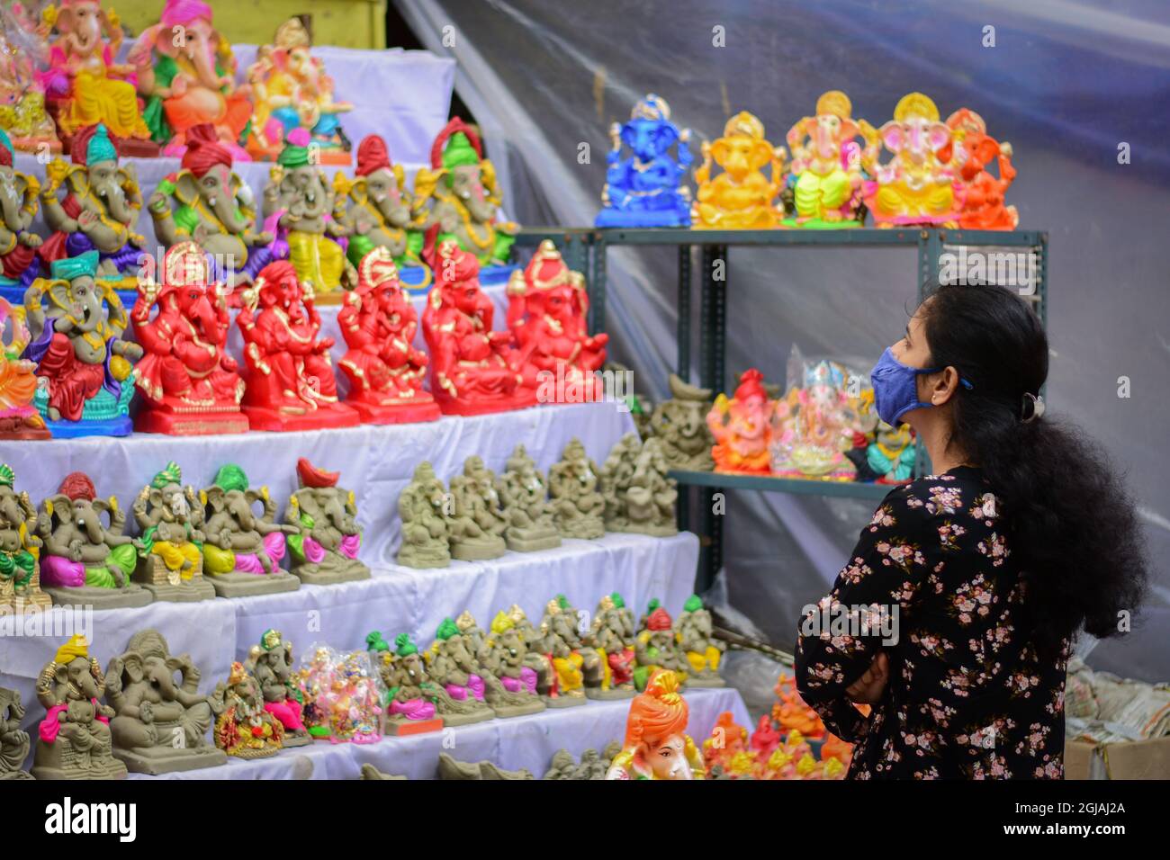 Display of idols hi-res stock photography and images - Alamy