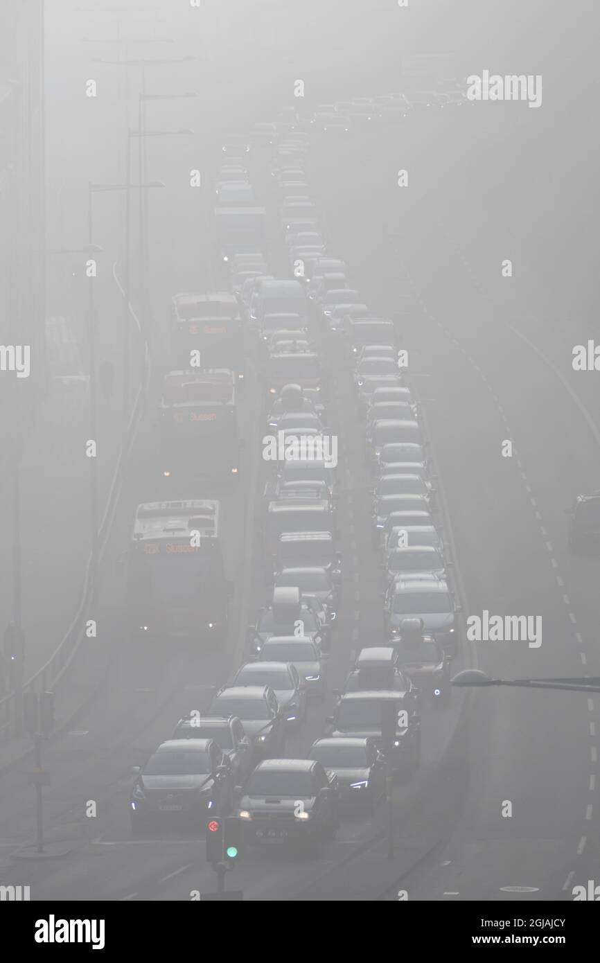 traffic, commuting, tailback, line, bus, fog, weather Foto Rolf ...