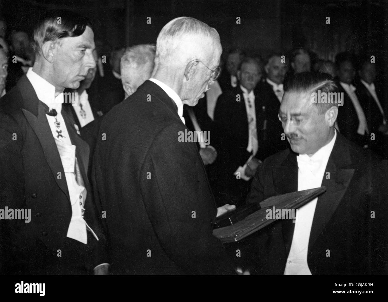 King gustaf v hi-res stock photography and images - Alamy