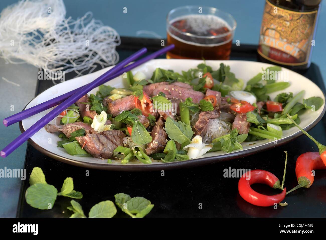 STOCKHOLM 2017-02-10 Asian noodle salad with fresh herbs and steak Foto ...