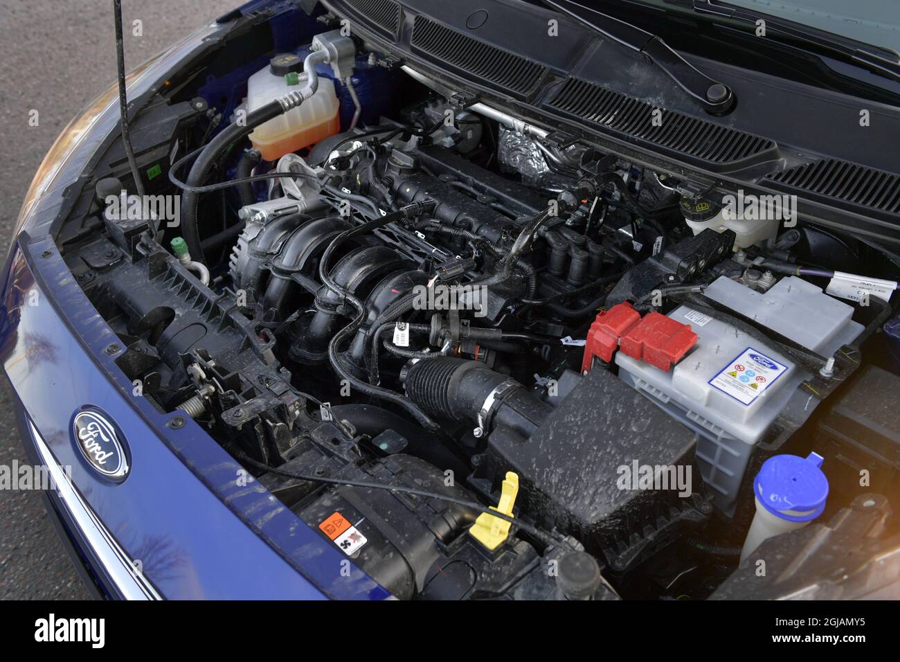 Ford Ka+ engine Foto: Anders Wiklund / TT / kod 10040 Stock Photo - Alamy