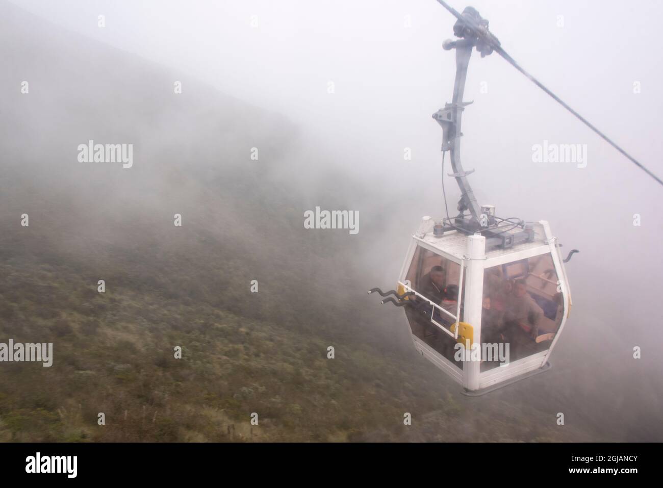The highest cable car in the world hi-res stock photography and images ...