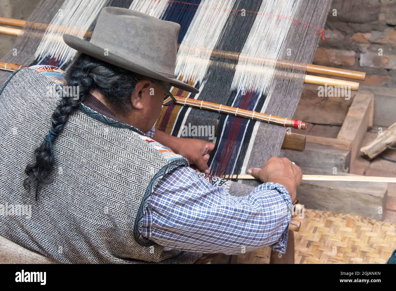 Traditional backstrap loom hi-res stock photography and images - Alamy