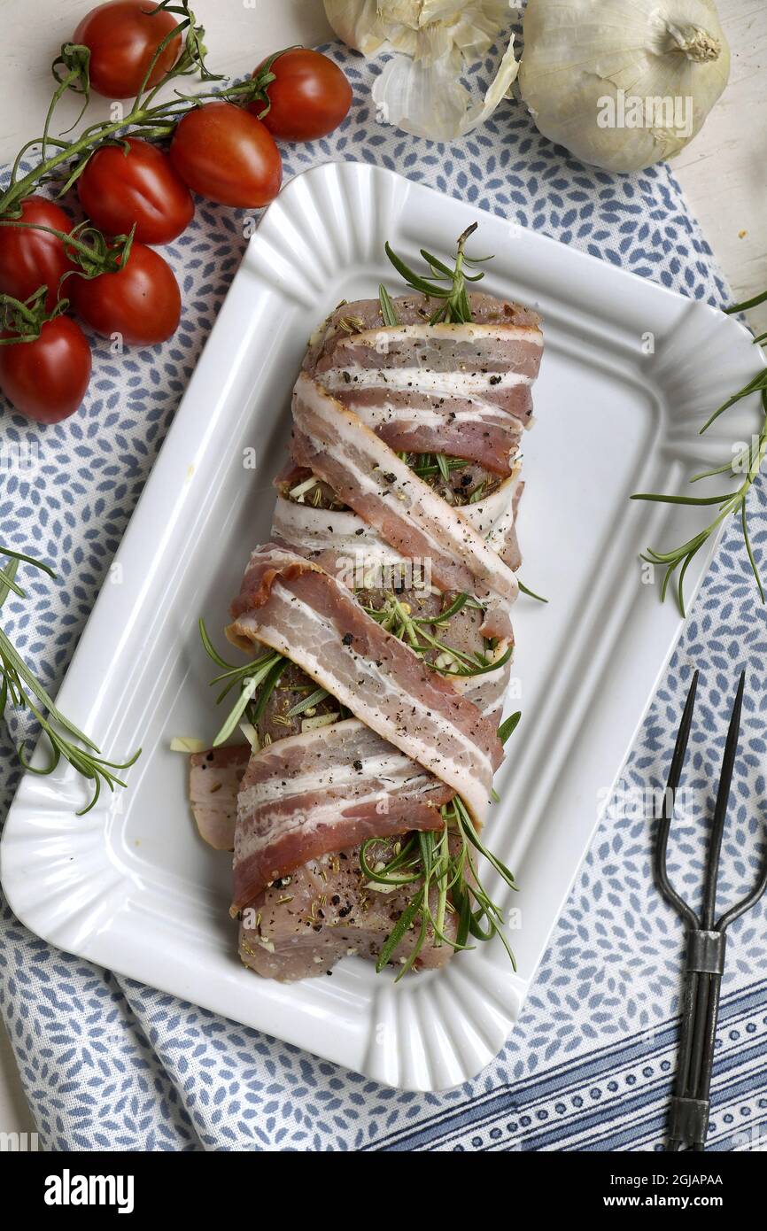 Grilled pork fillet with rosemary and bacon. Foto: Janerik Henriksson ...