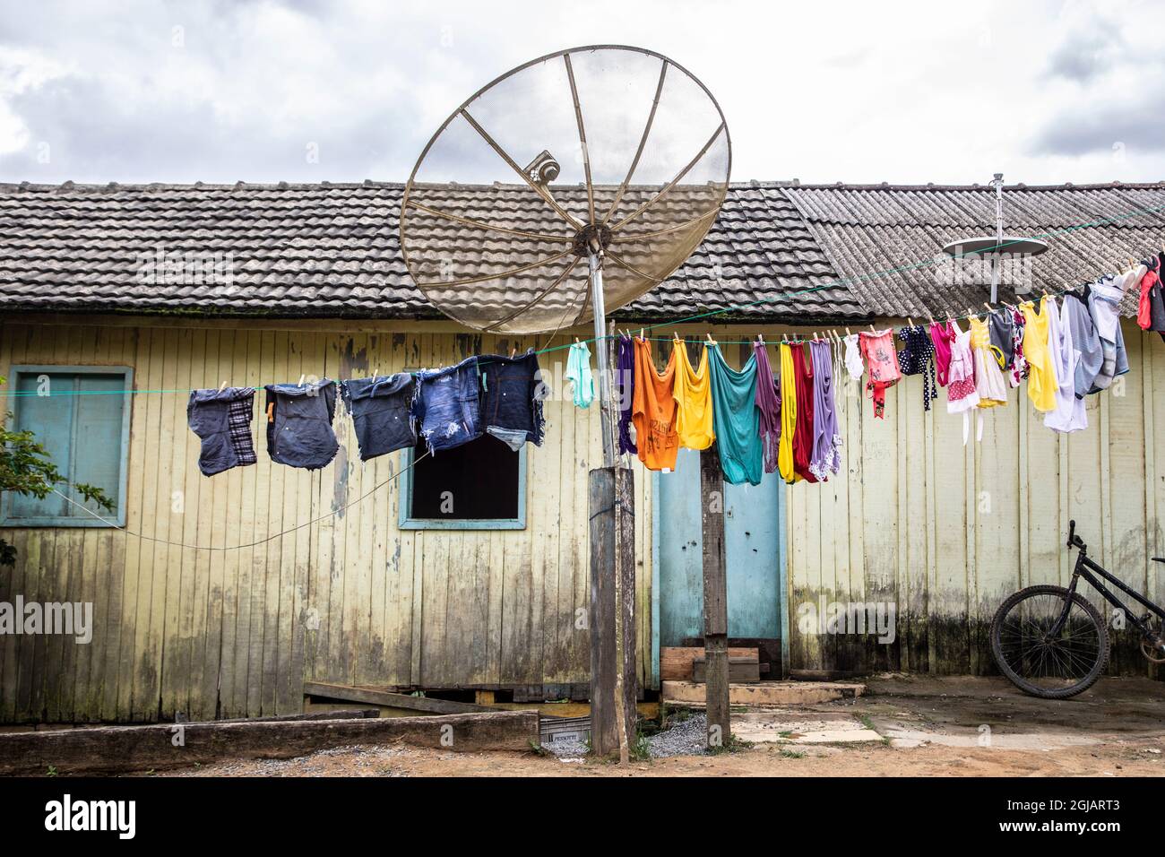 clothes line at poor house Stock Photo - Alamy