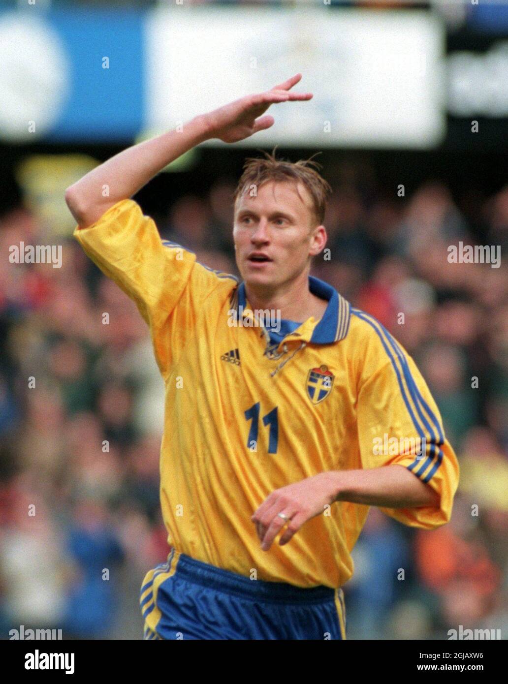 Sweden striker Kennet Andersson celebrate's scoring Stock Photo - Alamy
