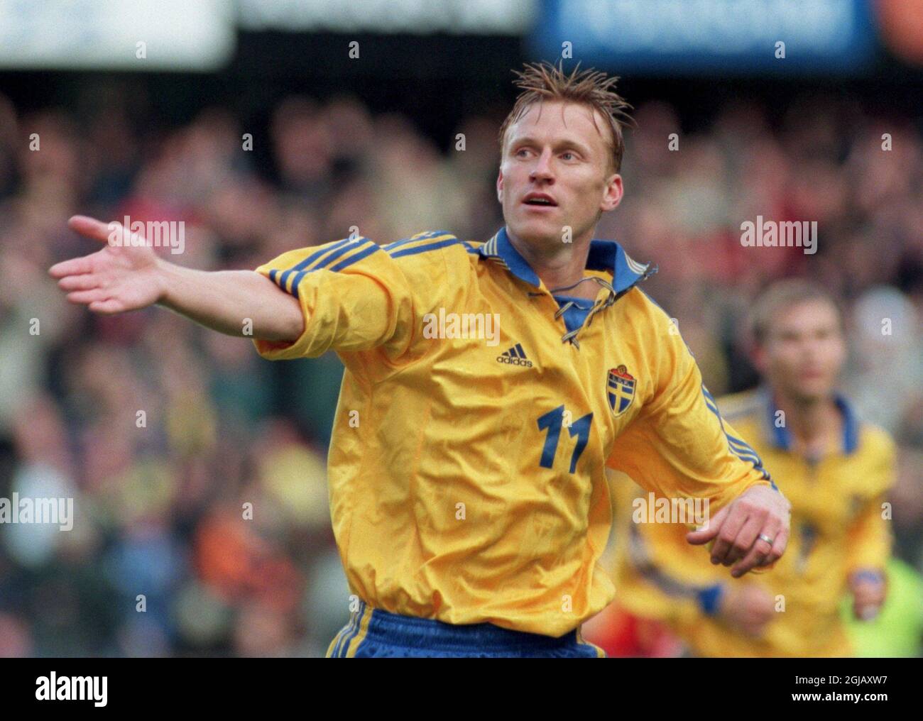 Sweden striker Kennet Andersson celebrate's scoring Stock Photo - Alamy