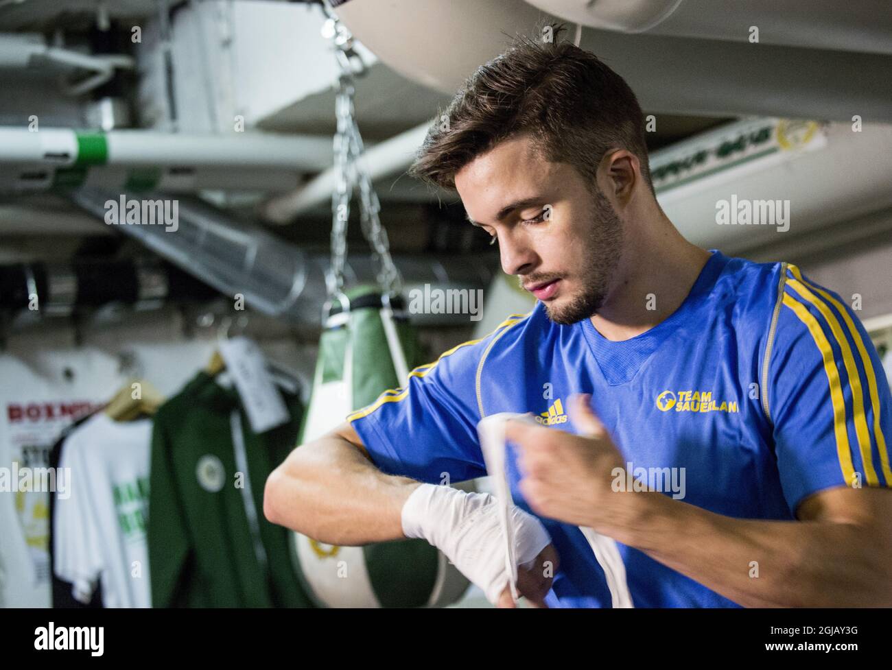 Super lightweight boxer hi-res stock photography and images - Alamy