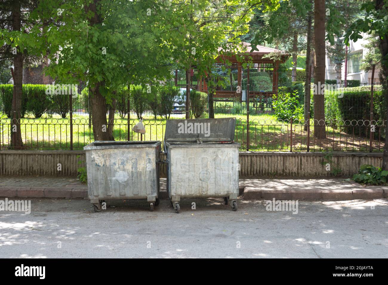 Trash under tree hi-res stock photography and images - Alamy