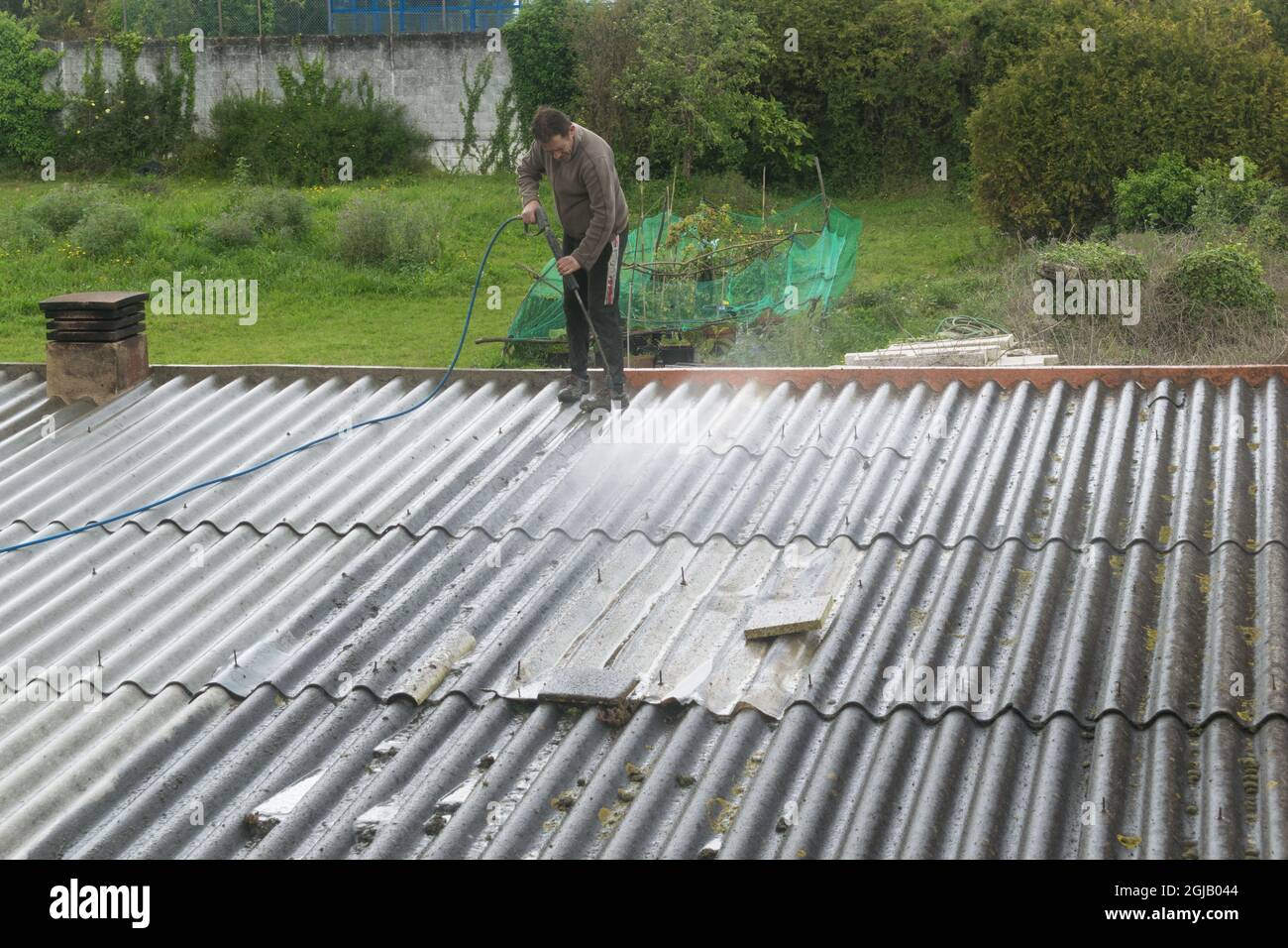 Cleaning roof hi-res stock photography and images - Alamy