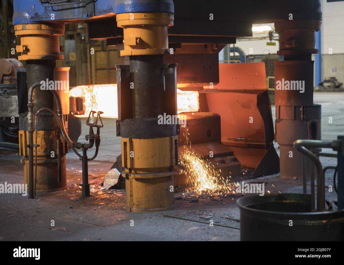 steel production steel process industry workers Foto: Fredrik Sandberg ...