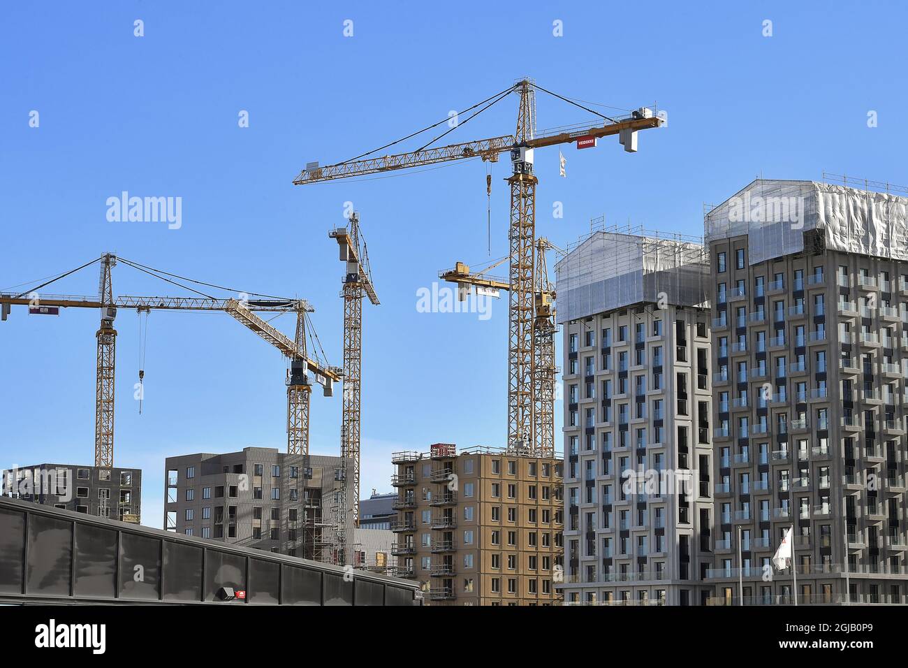 Building crane cranes constrution site house Foto: Jonas Ekstromer / TT ...