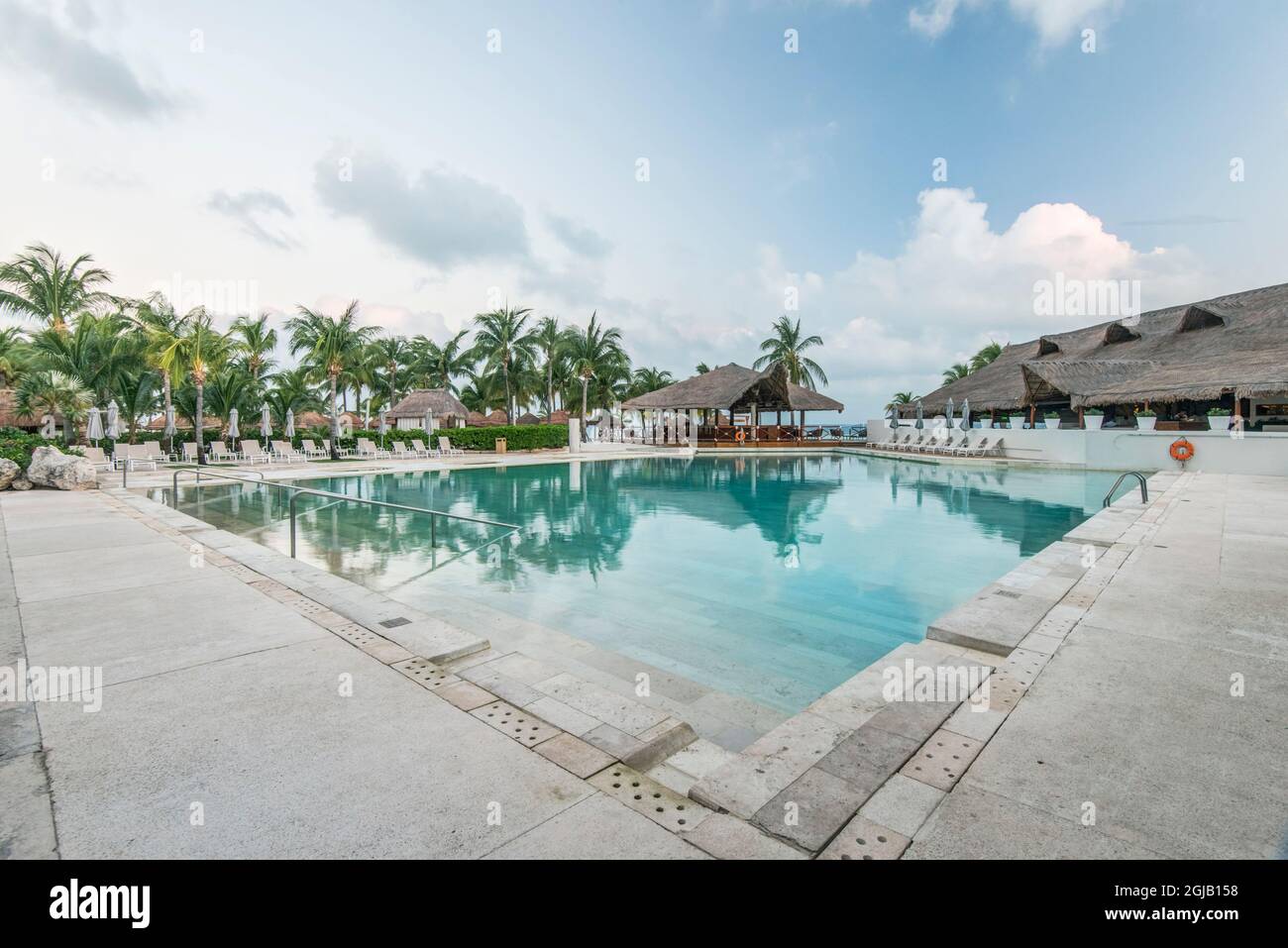 Mexico, Cancun. Hotel swimming pool Stock Photo - Alamy