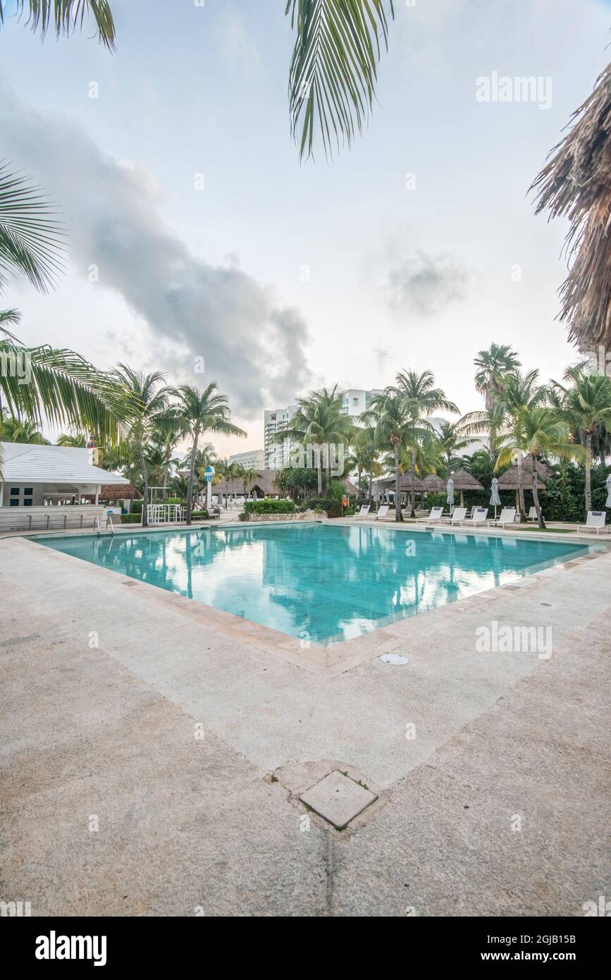 Mexico, Cancun. Hotel swimming pool Stock Photo - Alamy