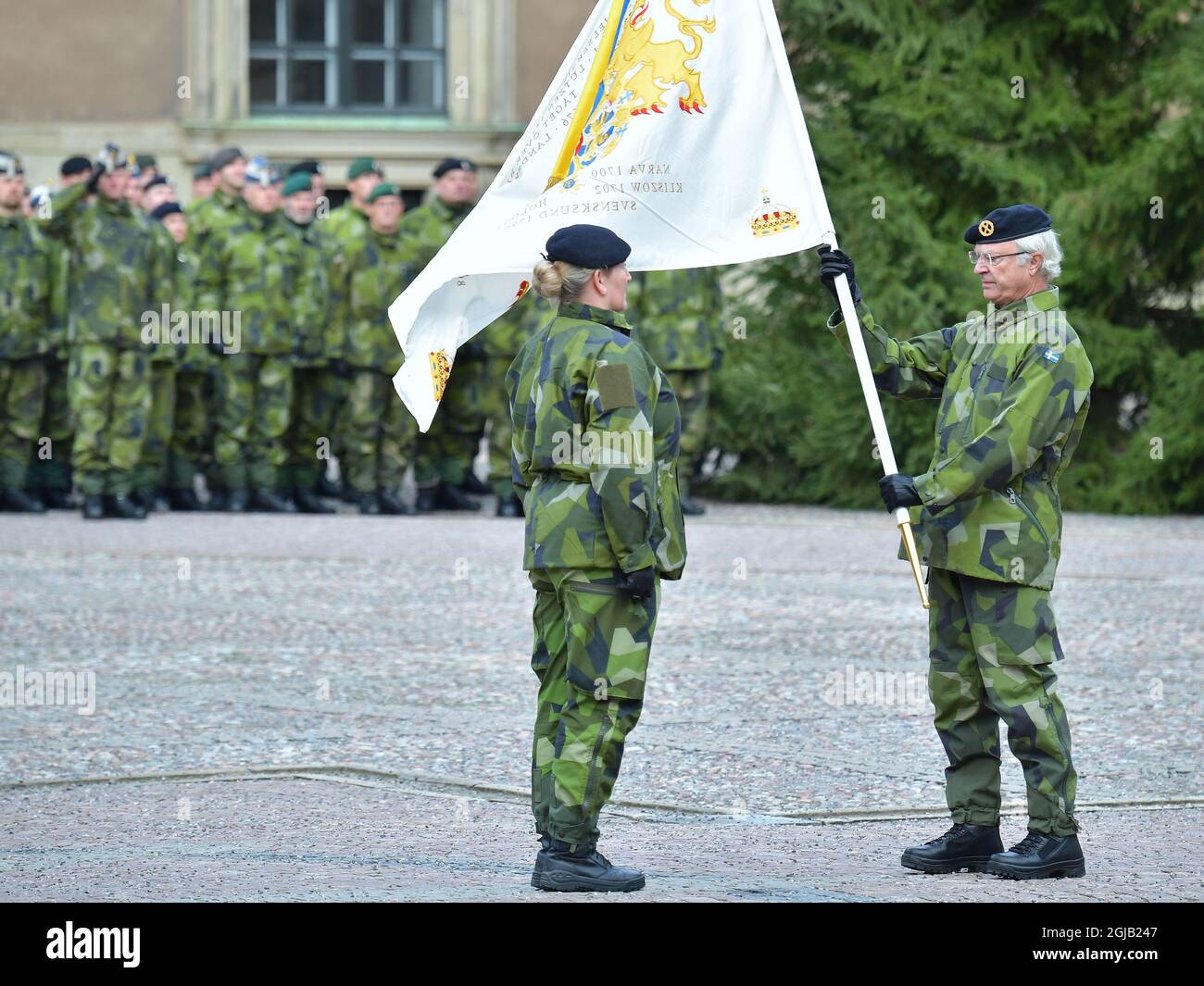 STOCKHOLM 20171124 King Carl Gustaf during and Colonel Laura Swaan ...