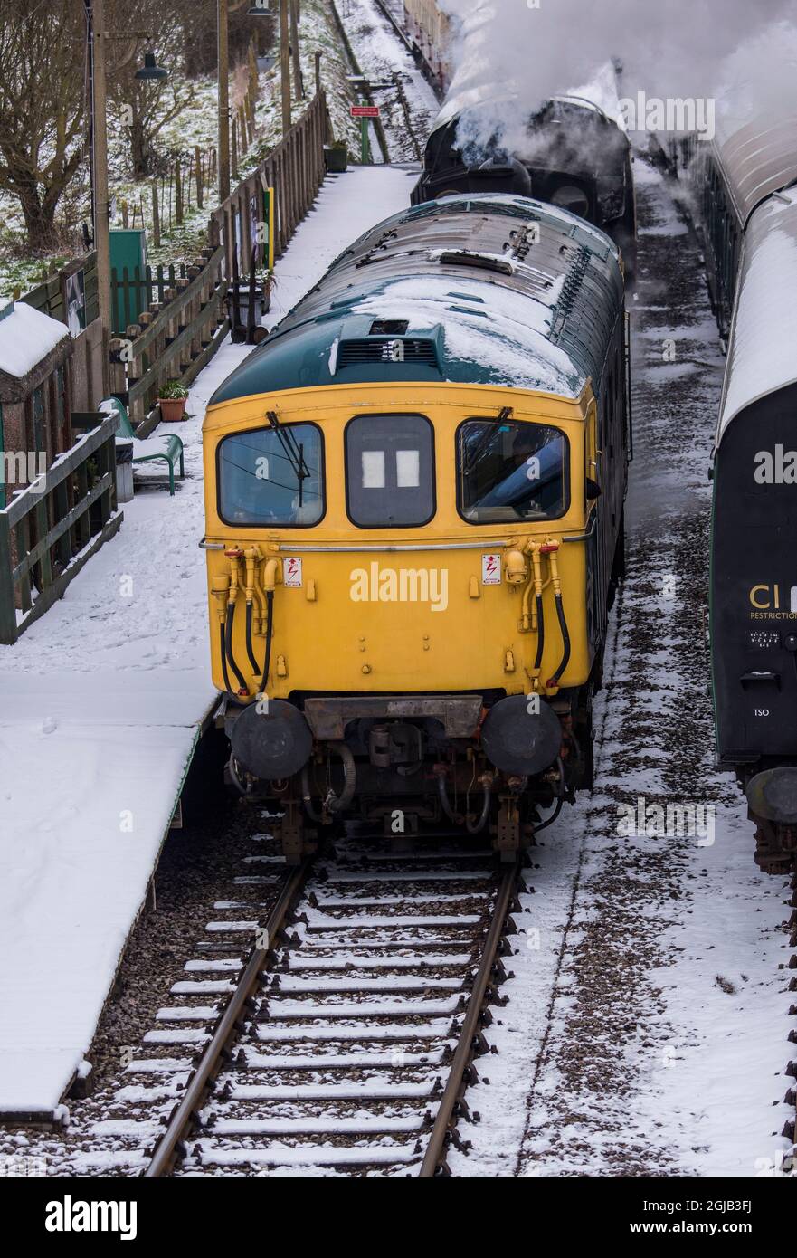 Snow winter railway trains hi-res stock photography and images - Alamy